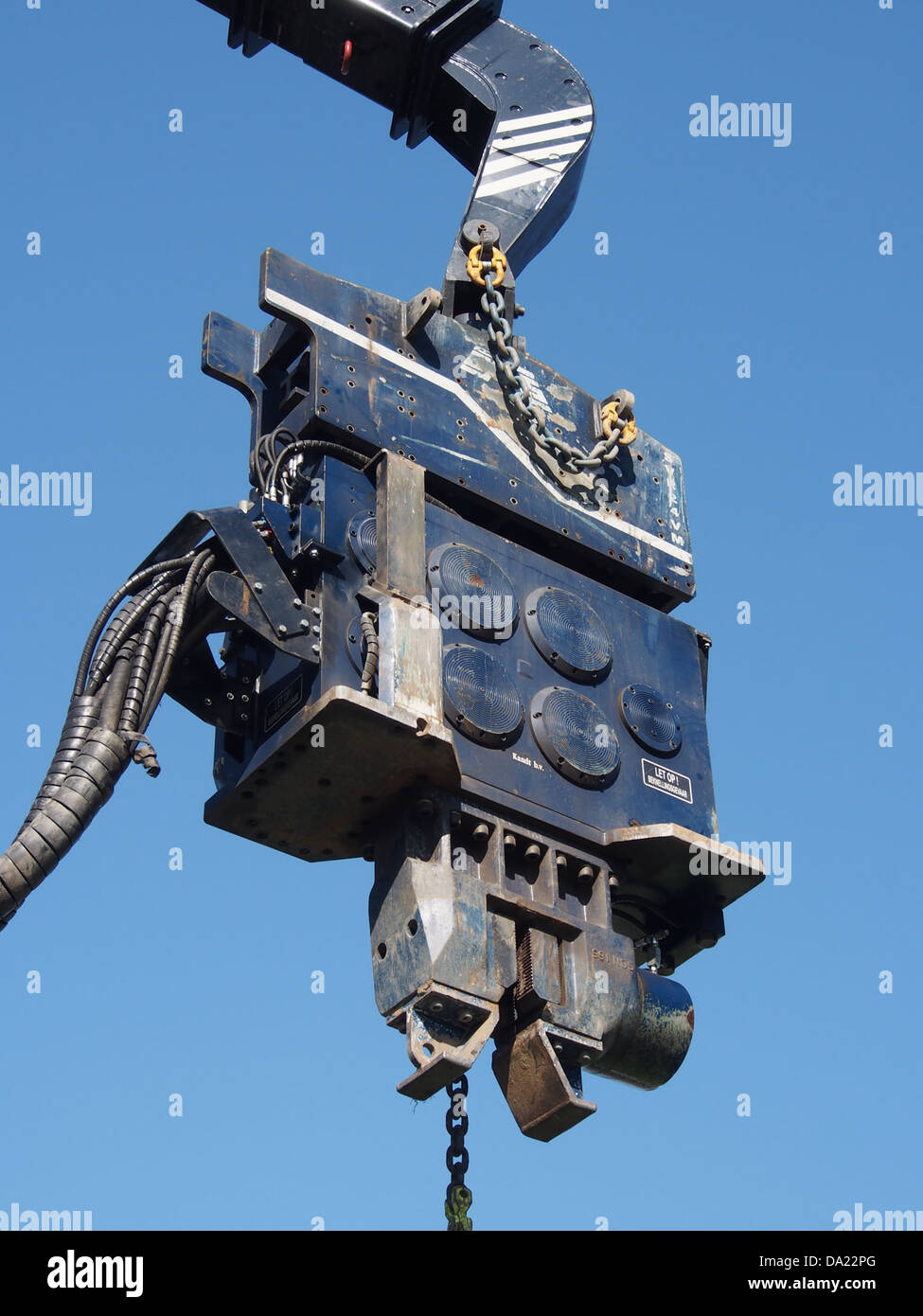 The SVR 24 VM is a vibratory hammer used in construction and civil ...