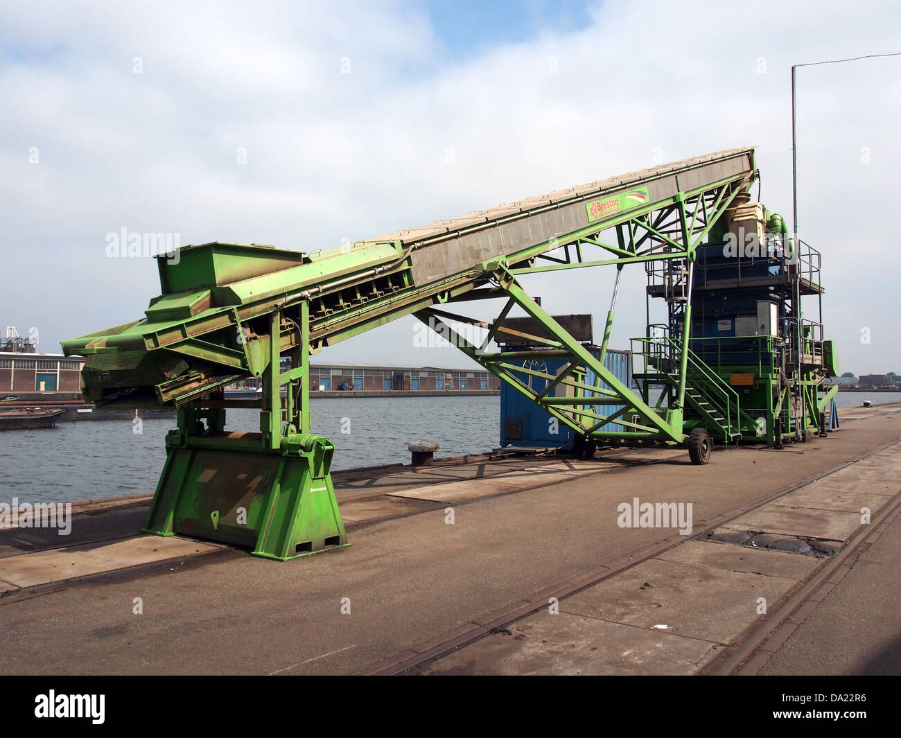 Cargo terminal unloading loading hi-res stock photography and images ...