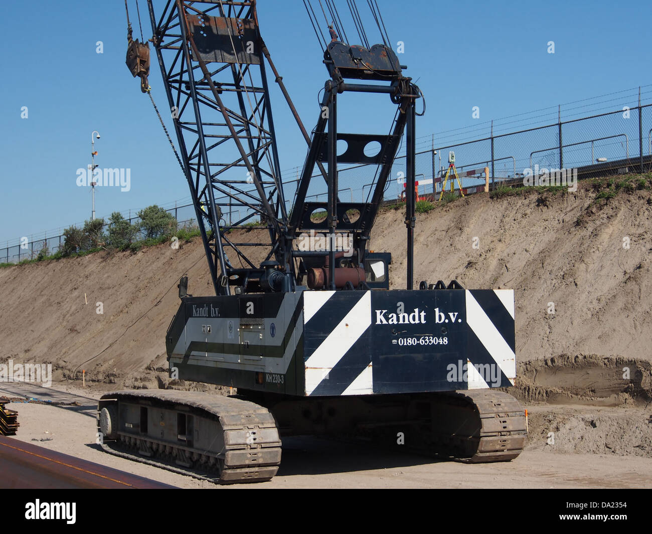 The Hitachi KH 230-3 is a heavy-duty hydraulic crane designed for ...