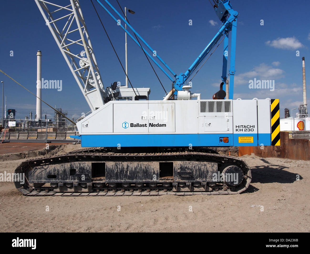 A photograph of the Hitachi KH 230, a model of heavy construction ...