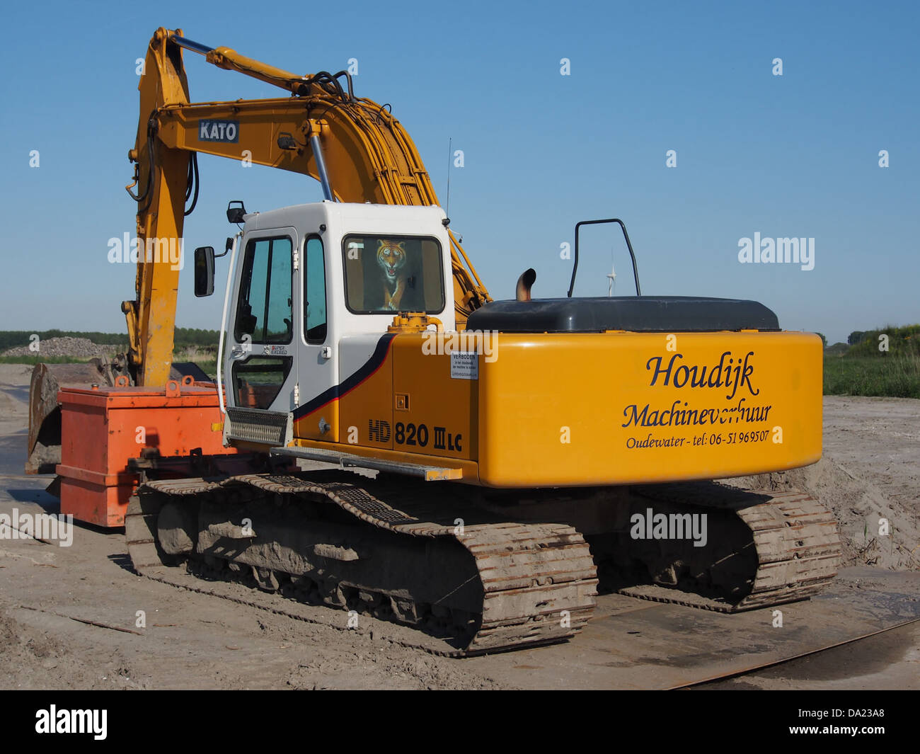 The Kato HD 820 IIIlc is a powerful construction machine, designed for ...