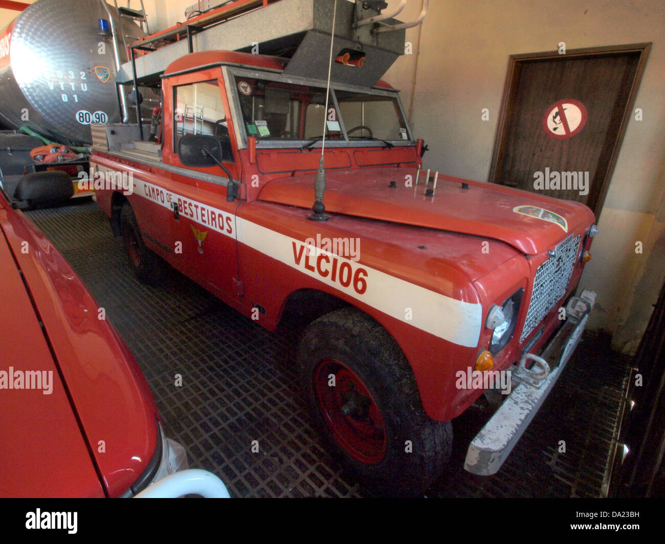 Land rover fire truck engine hi-res stock photography and images - Alamy