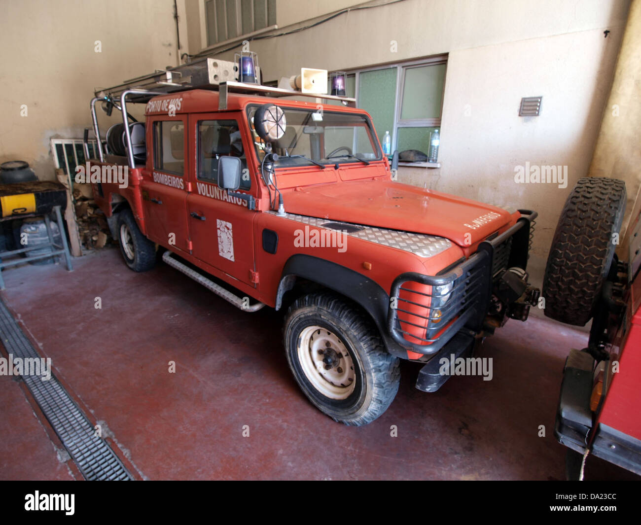Fire service truck land rover hi-res stock photography and images - Alamy