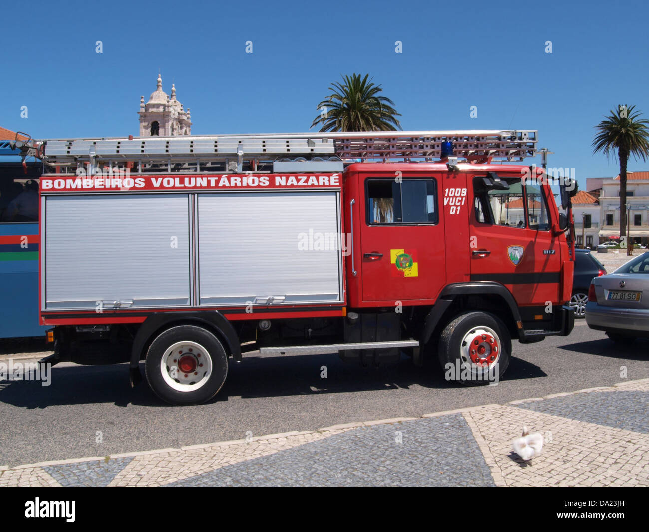 This image shows a Mercedes fire truck, Unit 1009, with the Bombeiros ...