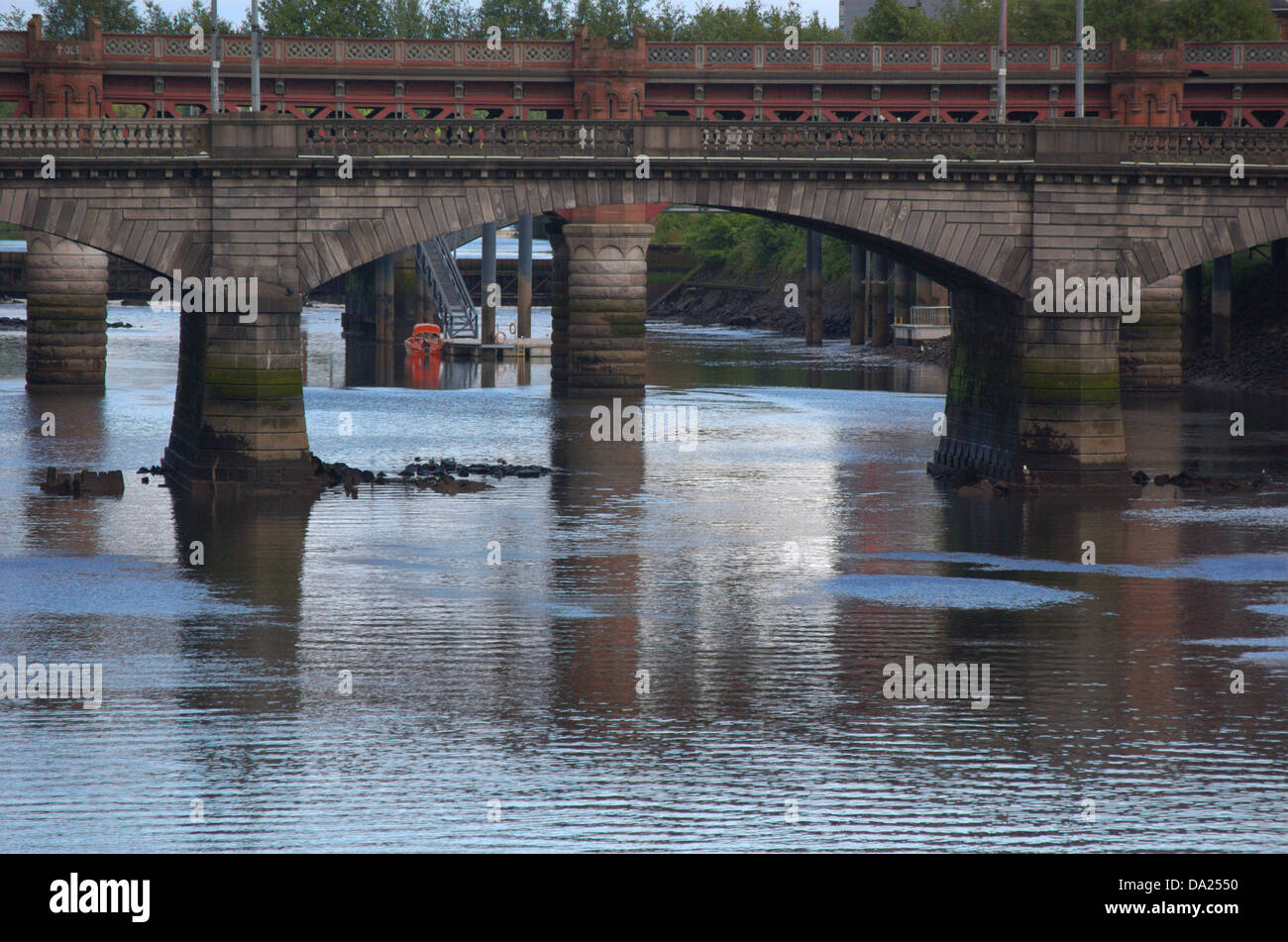 Victoria bridge glasgow hi-res stock photography and images - Alamy