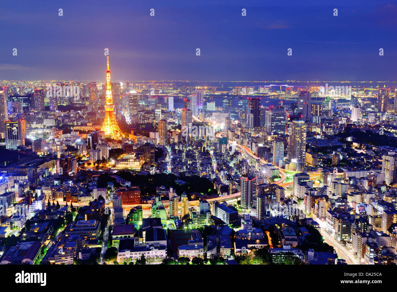 Tokyo skyline hi-res stock photography and images - Alamy