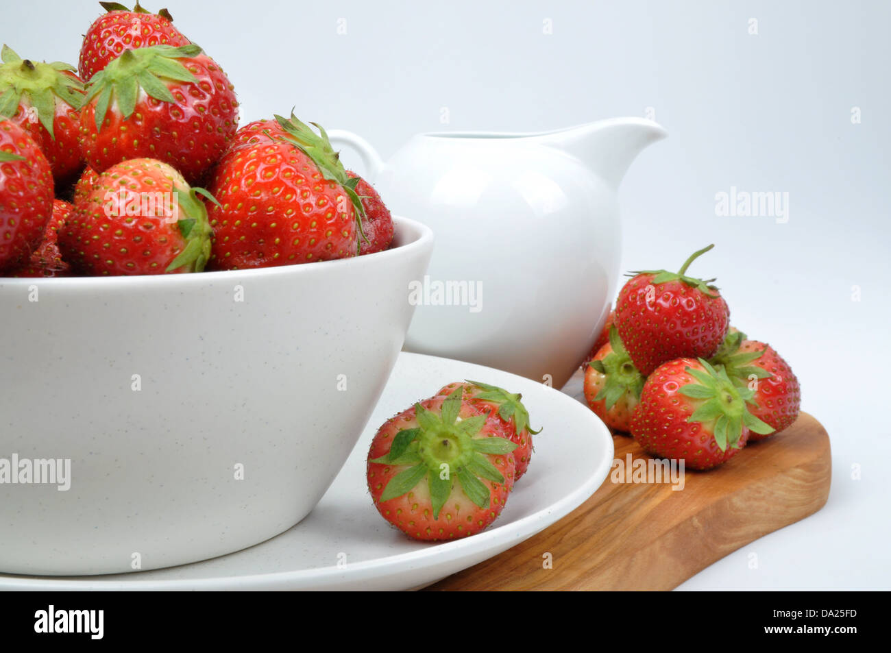 Strawberries & cream Stock Photo - Alamy