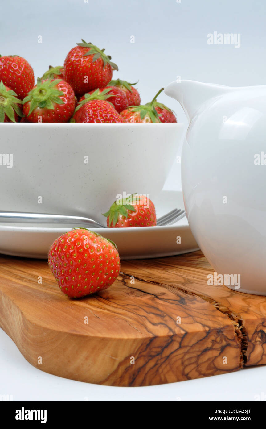 Strawberries & cream Stock Photo - Alamy