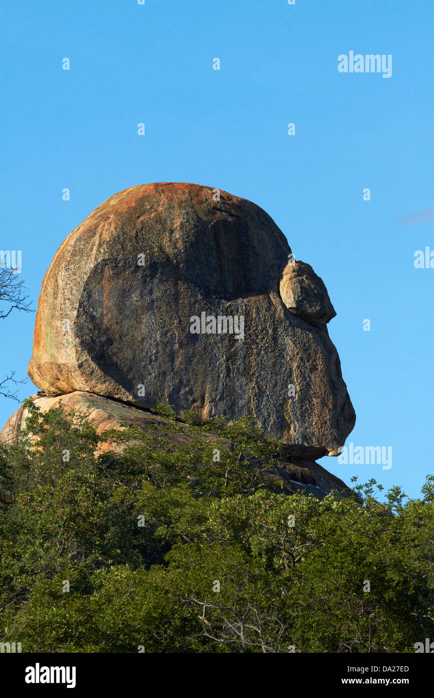 Unusual head-shaped rock formation, Big Cave Camp, Matopos Hills, near ...