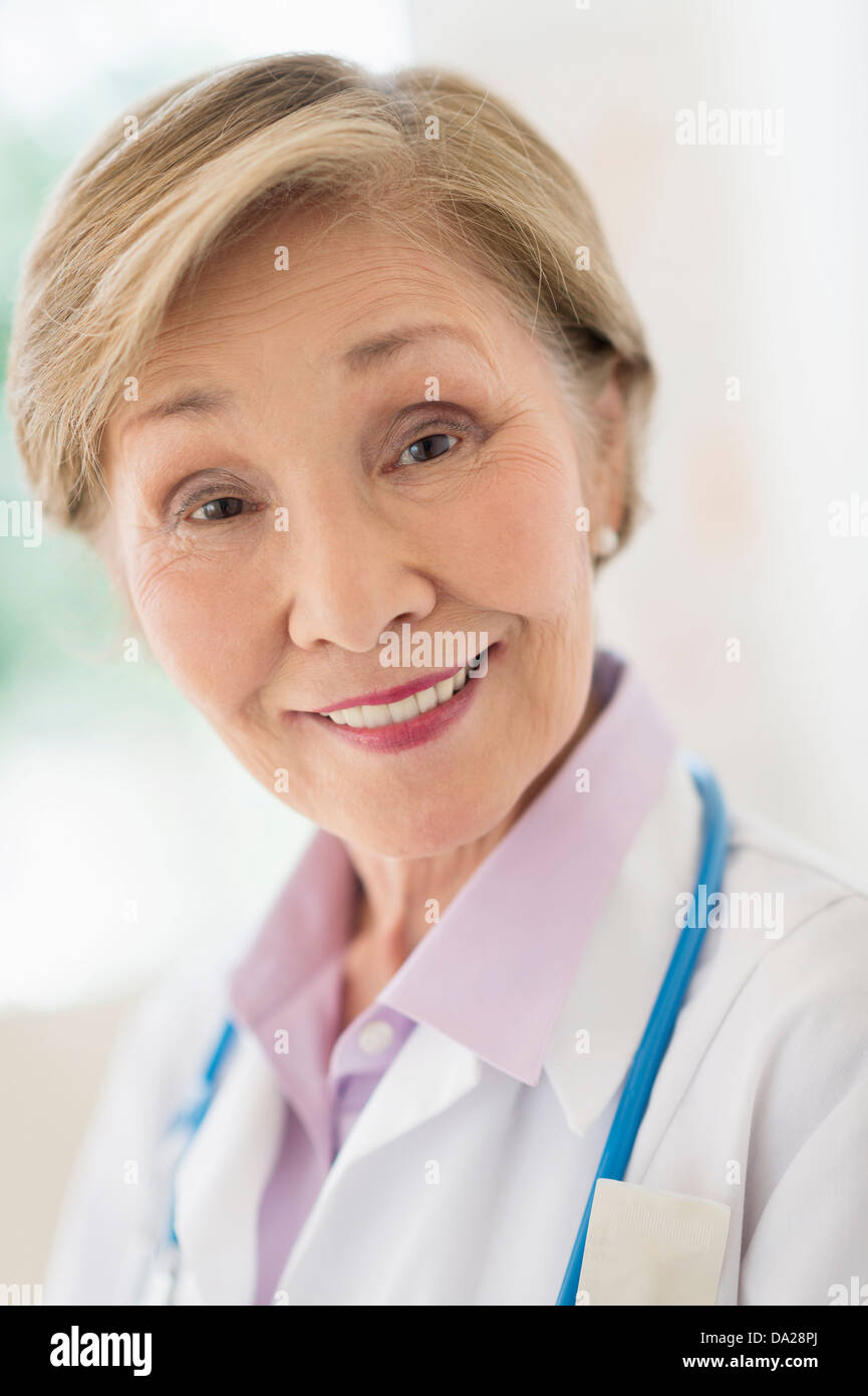Portrait of female doctor Stock Photo - Alamy