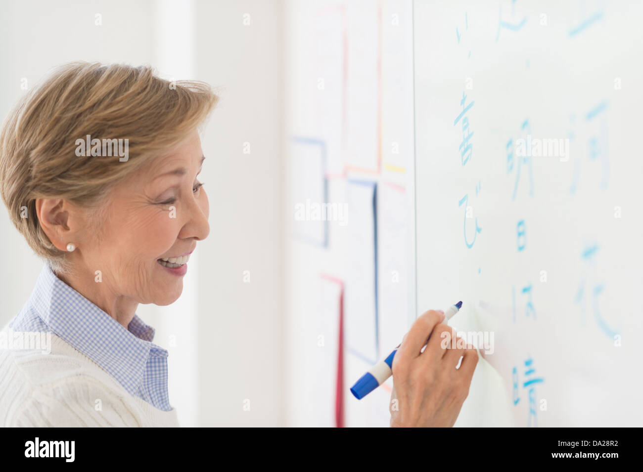 Teacher classroom whiteboard hi-res stock photography and images - Alamy