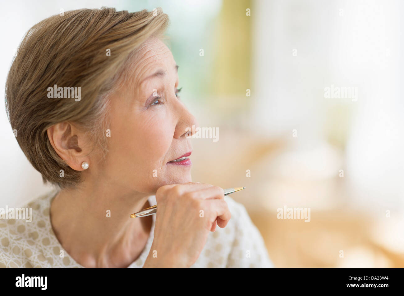 Woman thinking portrait on hi-res stock photography and images - Alamy