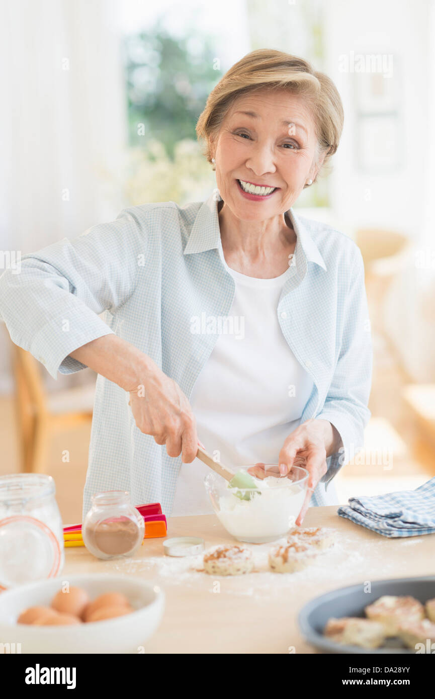 Senior woman cooking in kitchen Stock Photo - Alamy
