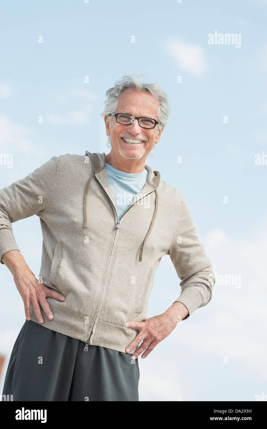 Man grey beard standing outdoors hi-res stock photography and images ...