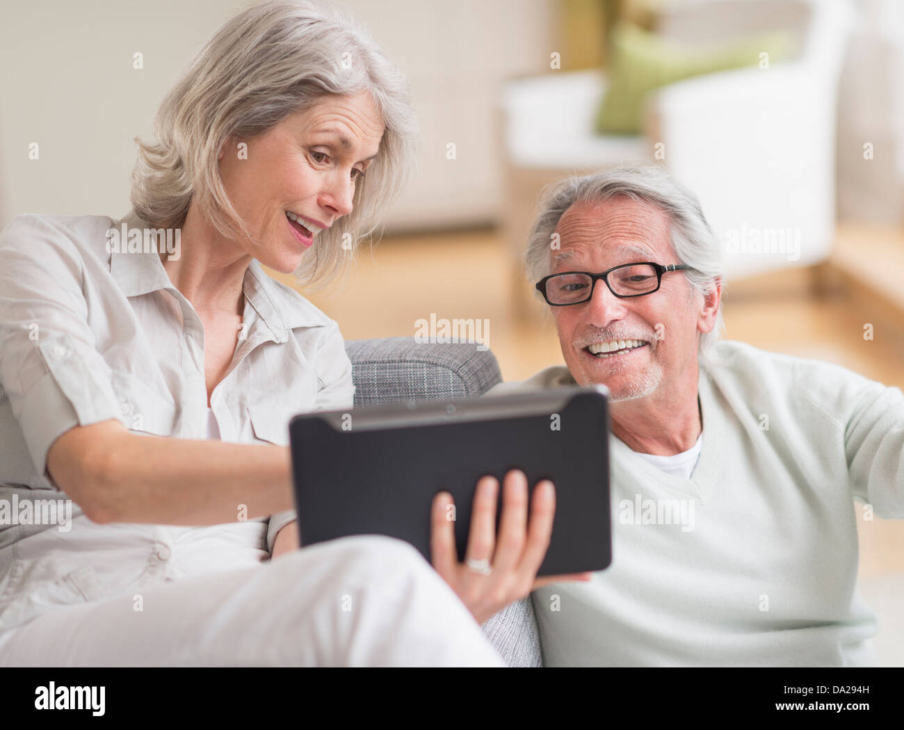 Happy senior couple sharing hi-res stock photography and images - Alamy