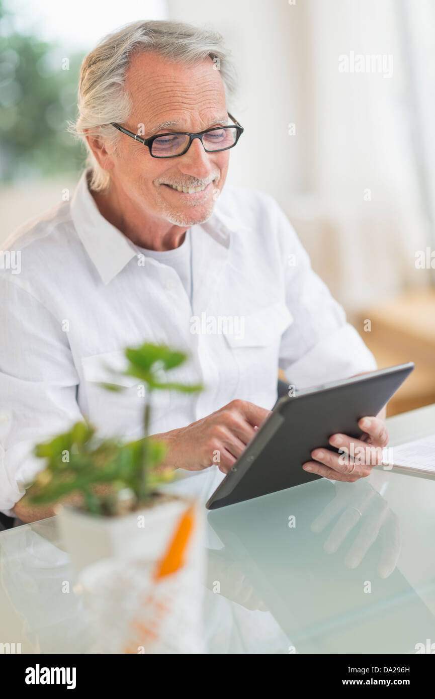 Senior man using digital tablet Stock Photo - Alamy Senior man using digital tablet Stock Photo - Alamy