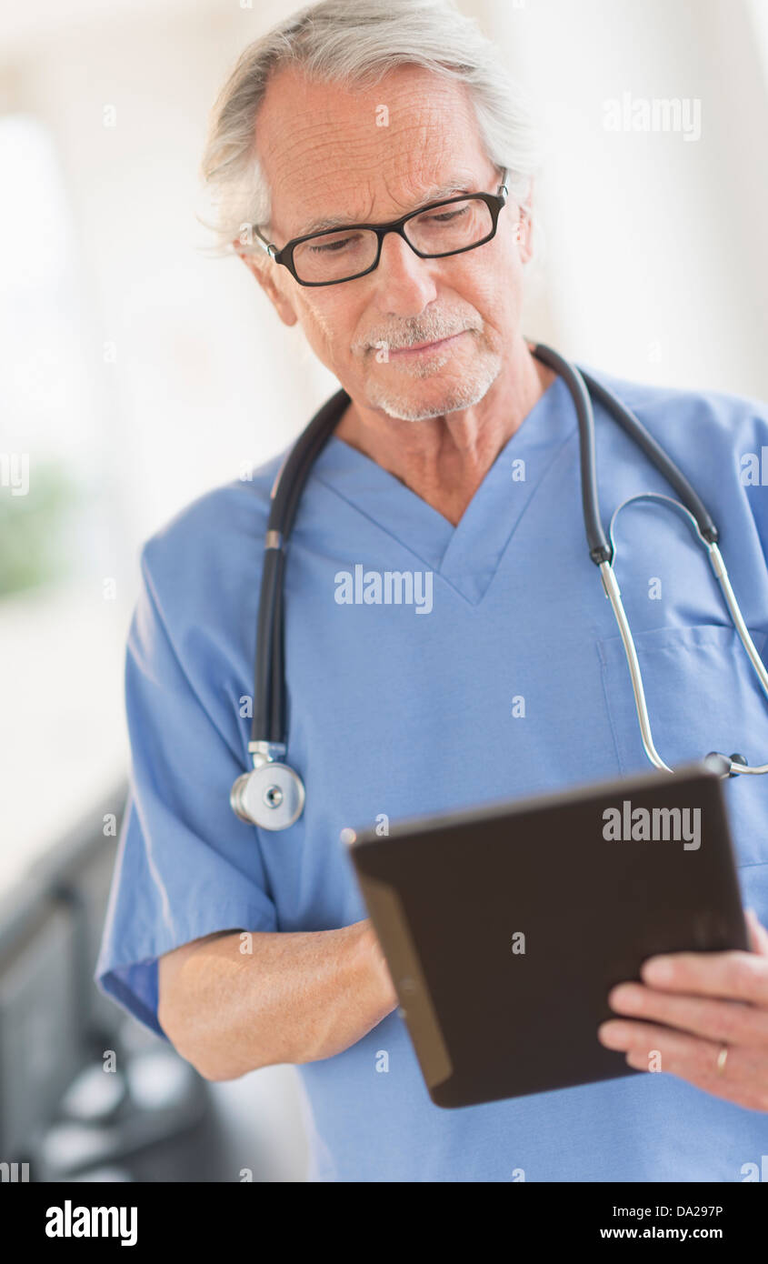 Senior doctor digital tablet hi-res stock photography and images - Alamy