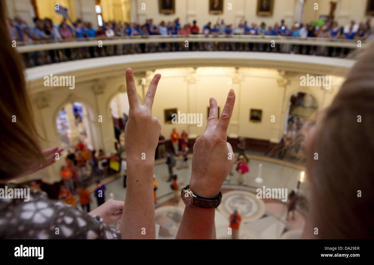Thousands of pro-life and pro-choice activists crowd inside the Texas ...