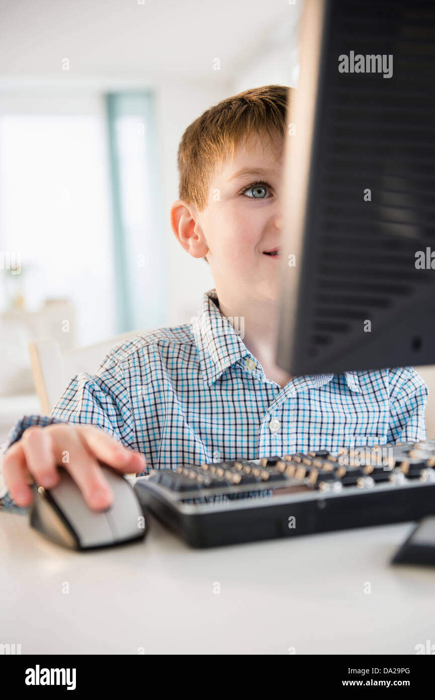 Desktop pc hi-res stock photography and images - Alamy