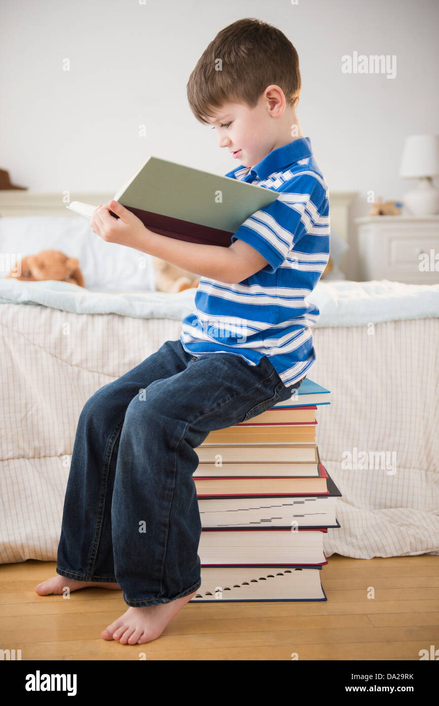 Barefoot book boy caucasian hi-res stock photography and images - Alamy
