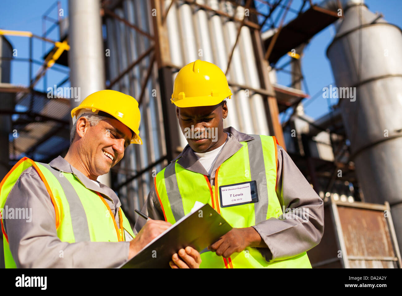 Oil refinery workers hi-res stock photography and images - Alamy