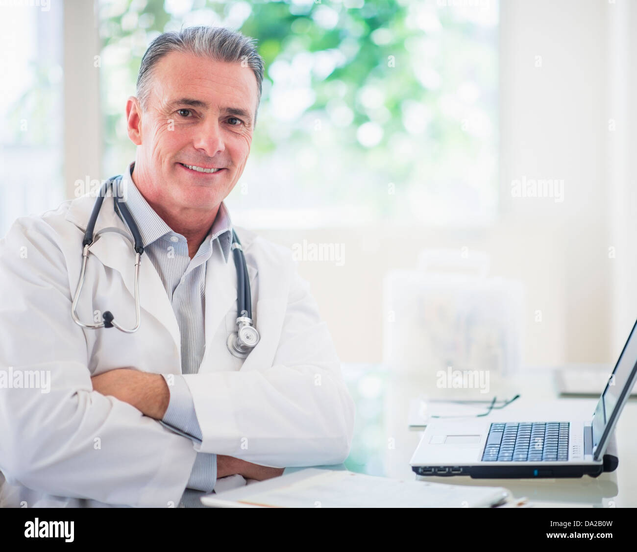 Authoritative doctor hi-res stock photography and images - Alamy