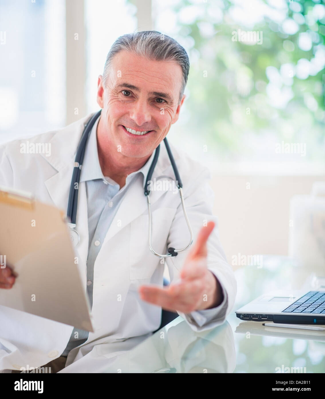 Authoritative doctor hi-res stock photography and images - Alamy