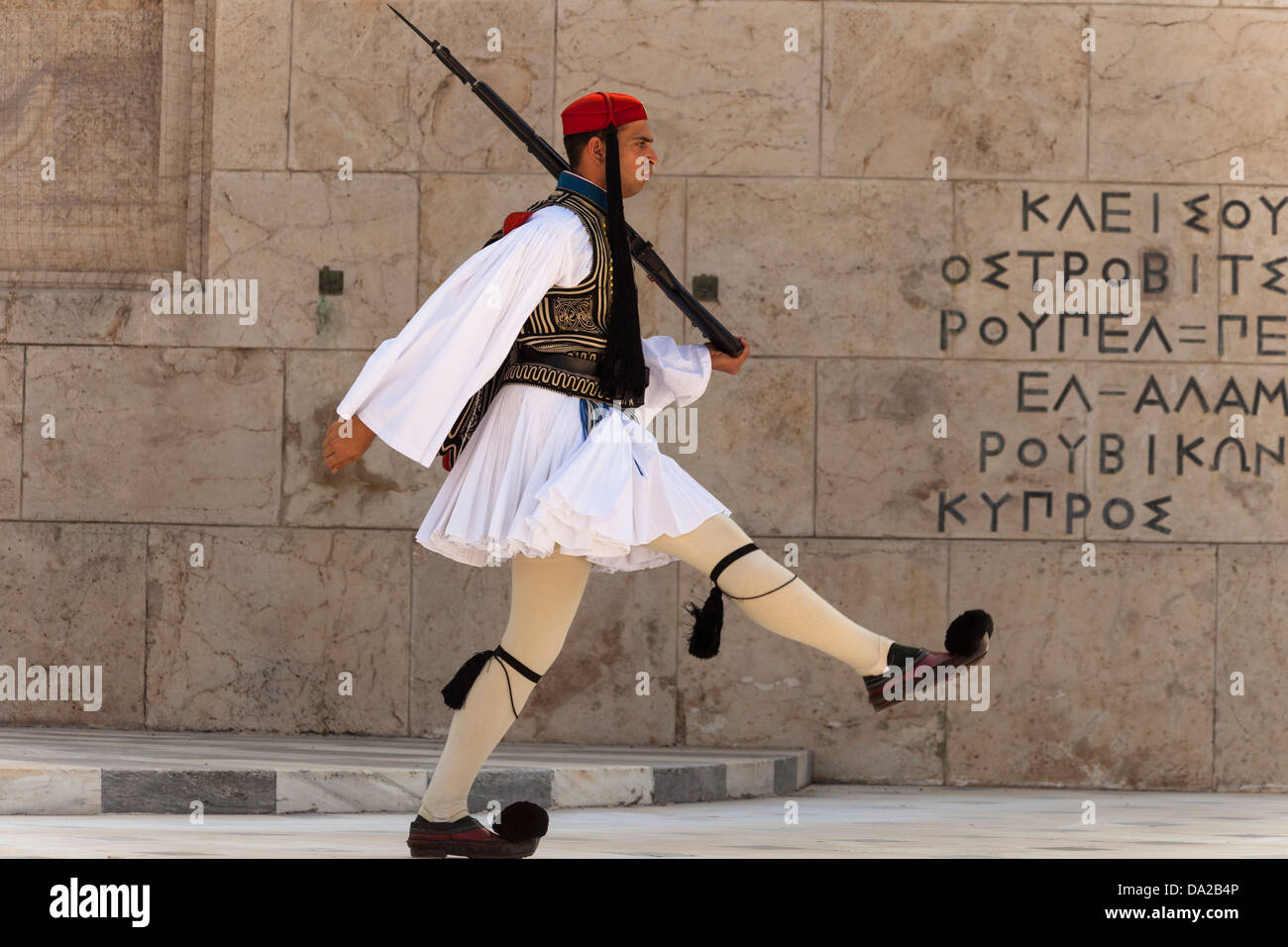 Evzones Marching Changing Guard Greek High Resolution Stock Photography and Images - Alamy