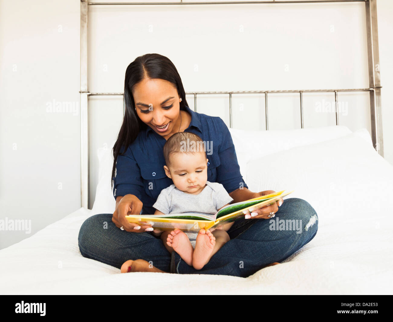 Black mum reading book hi-res stock photography and images - Alamy