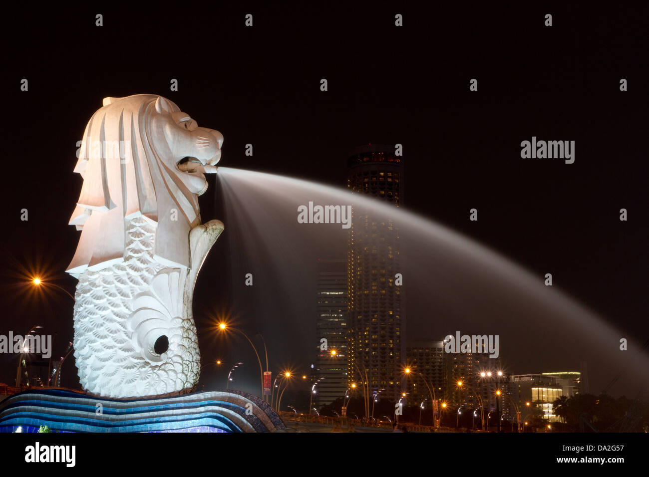 Merlion lit up at night, Merlion Park, Singapore Stock Photo - Alamy