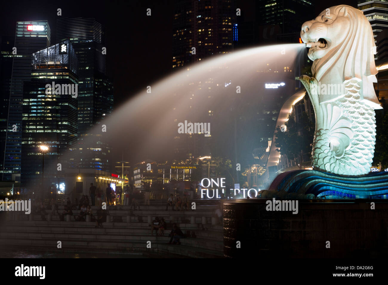 The merlion at night hi-res stock photography and images - Alamy