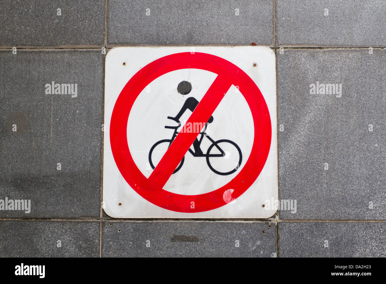 Singapore cycling hi-res stock photography and images - Alamy