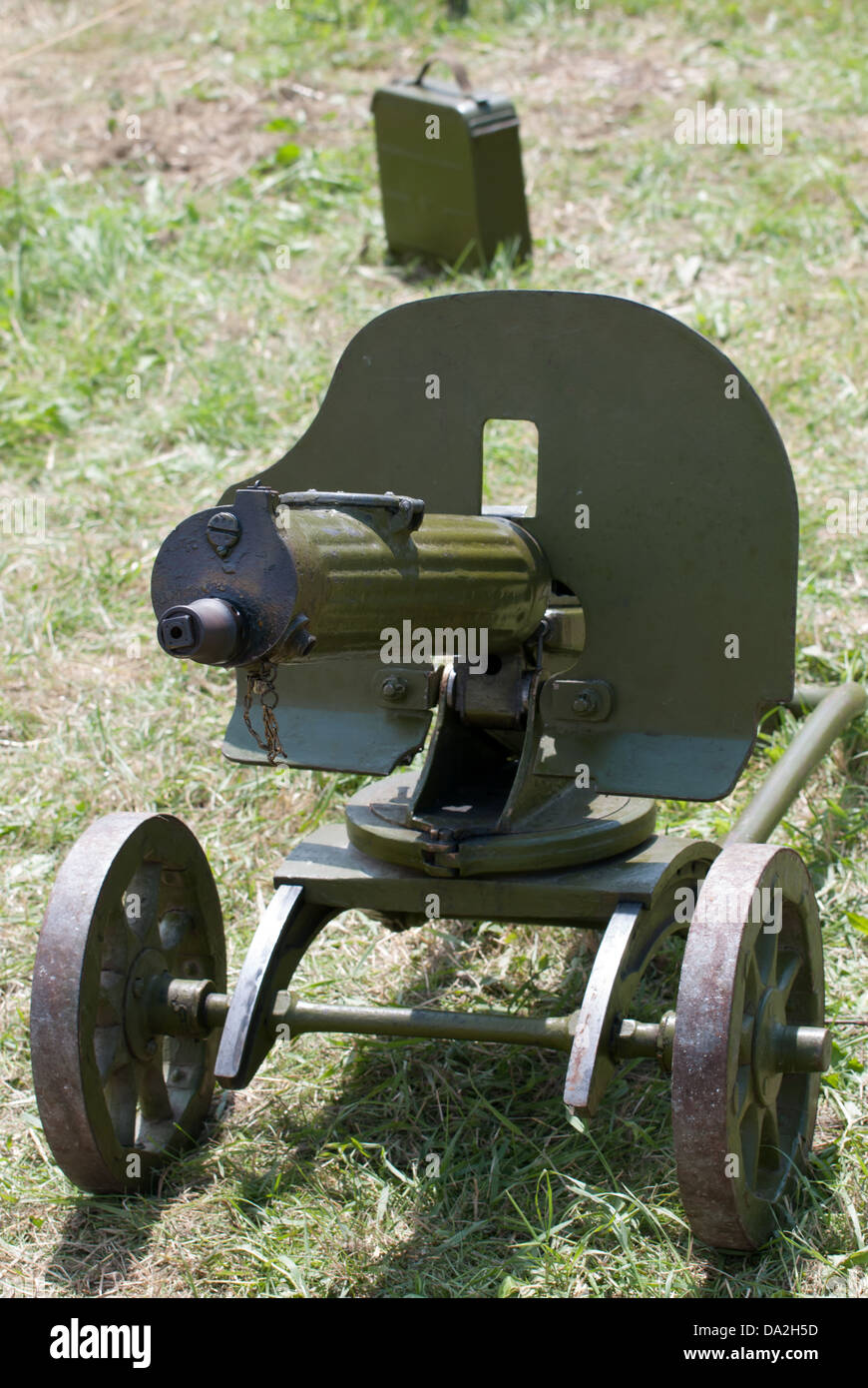 Green german machine gun of World War II Stock Photo - Alamy