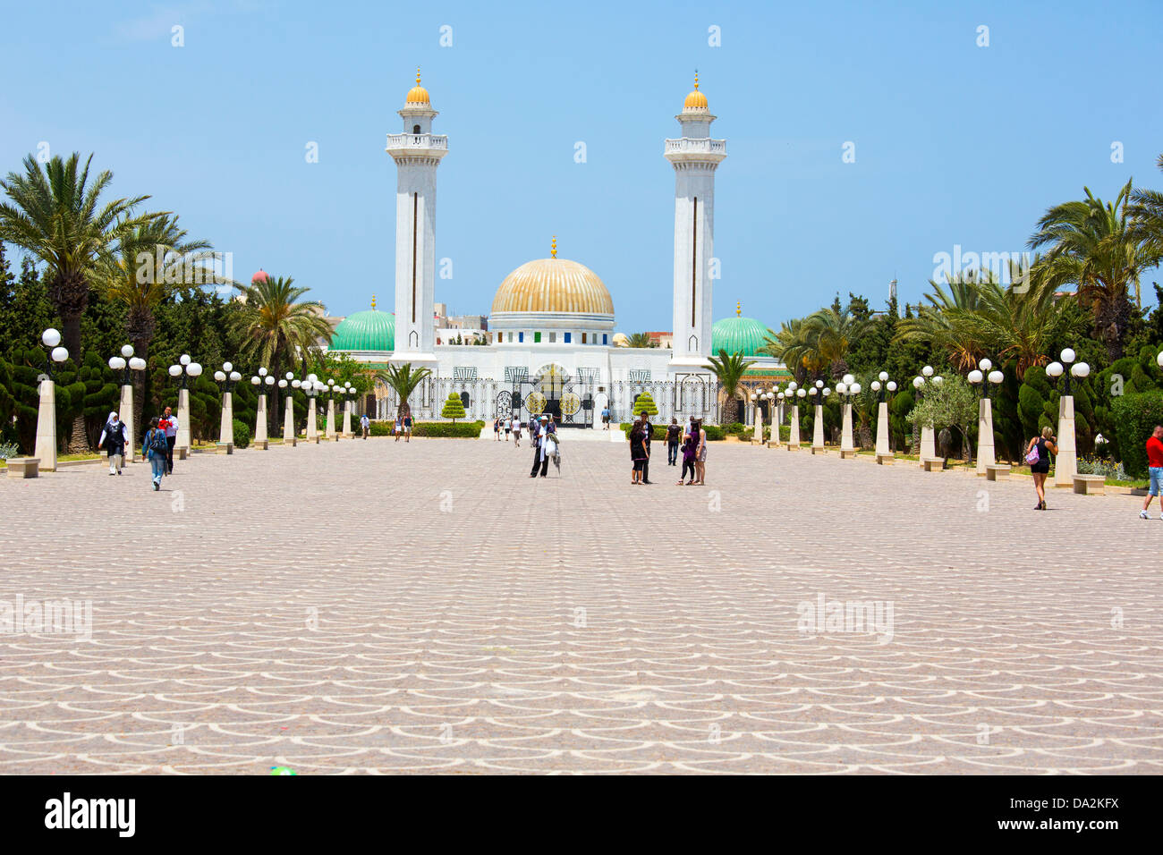 Modern mosque hi-res stock photography and images - Alamy