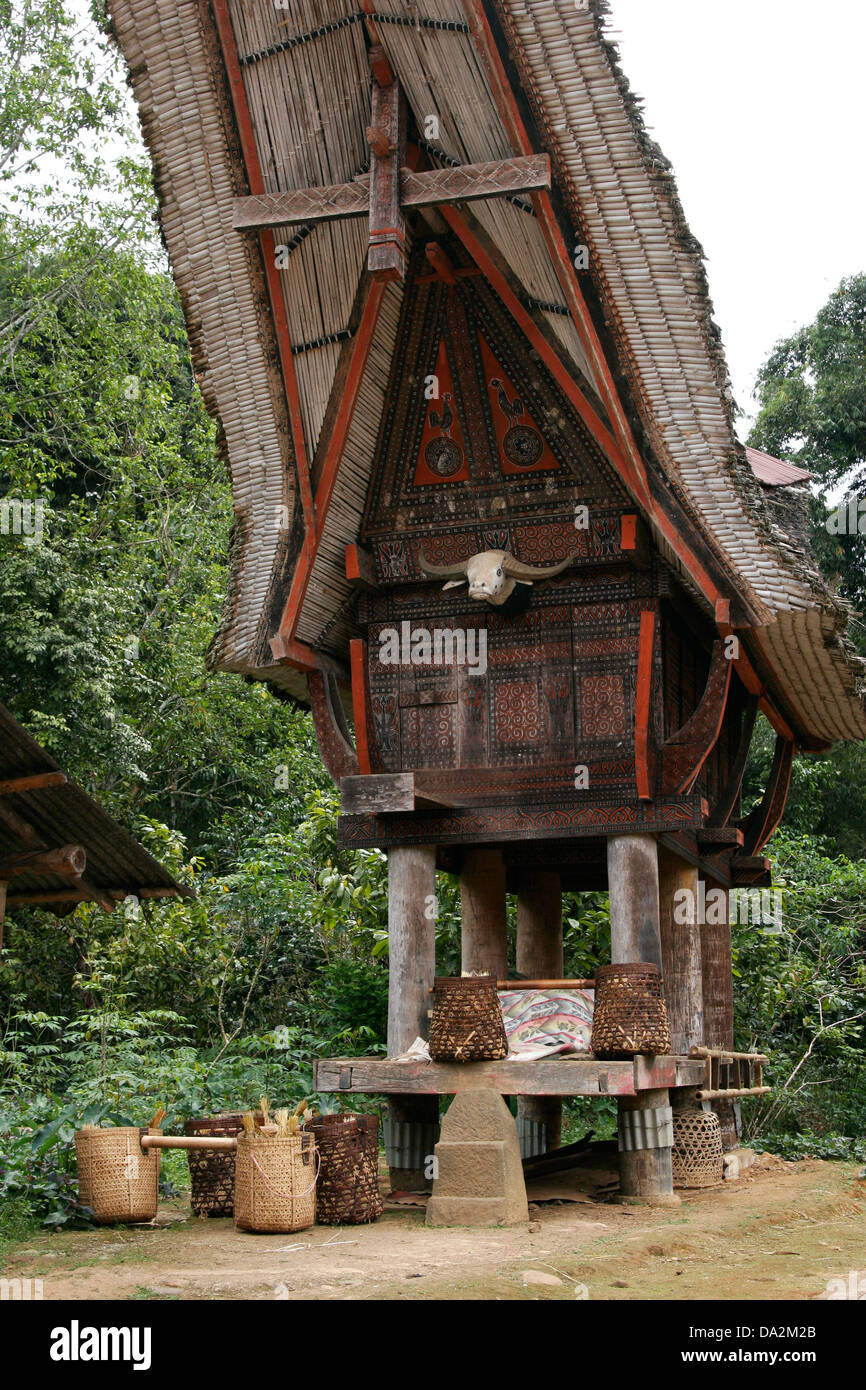 Tana toraja roofs hi-res stock photography and images - Alamy