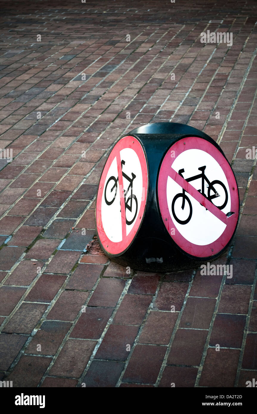 Sign for no cycling, City of London, UK Stock Photo - Alamy