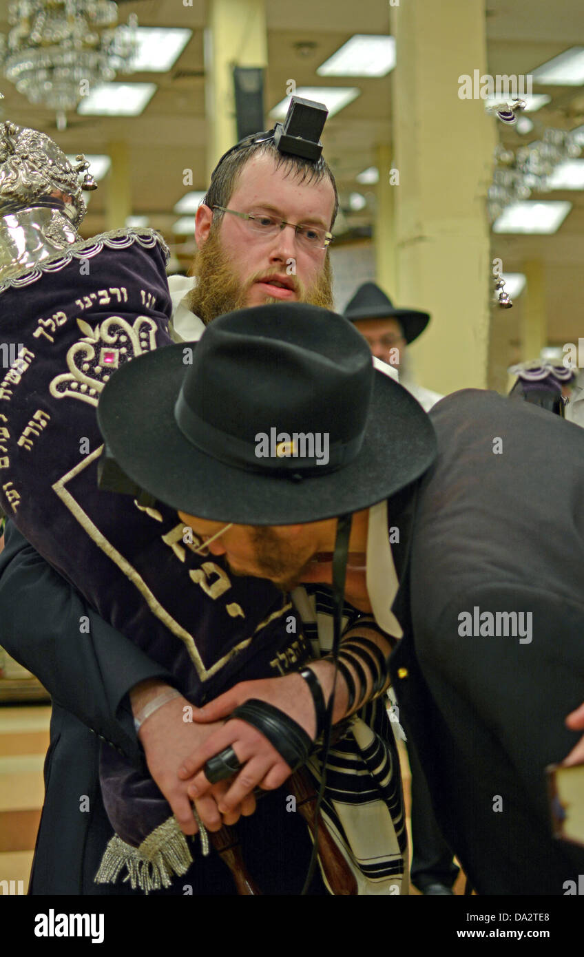 Kissing temple hi-res stock photography and images - Alamy