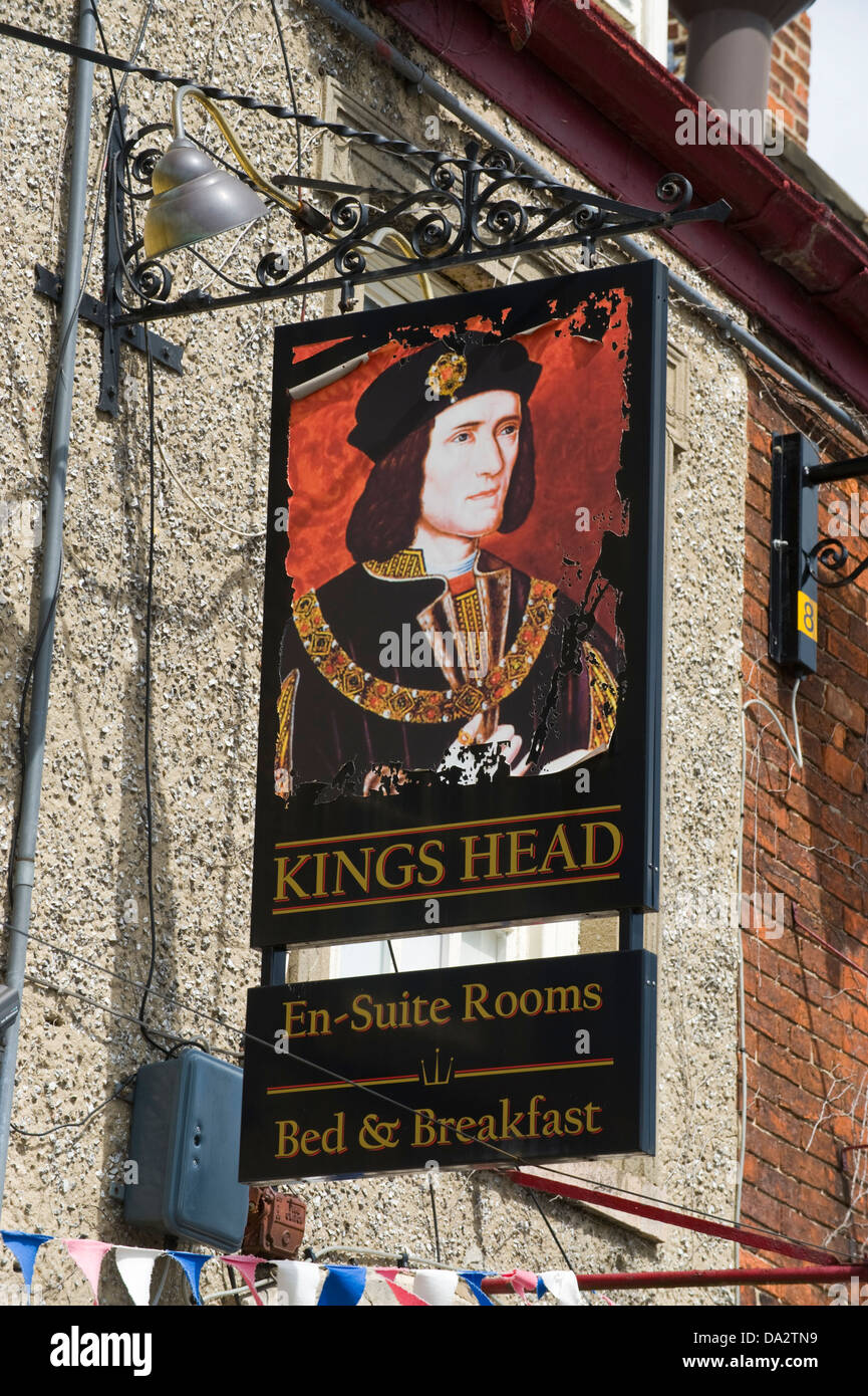 Kings head inn pub sign hi-res stock photography and images - Alamy
