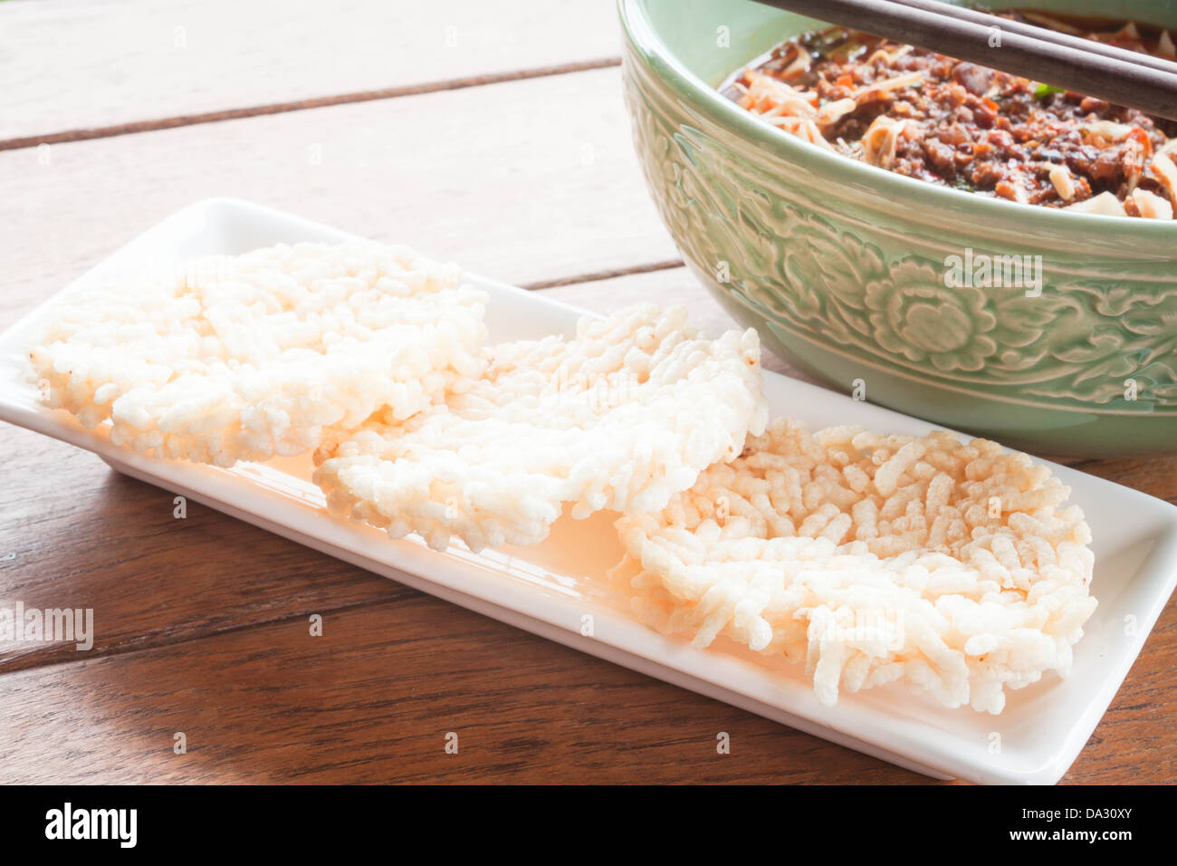 Crispy rice noodle hi-res stock photography and images - Alamy