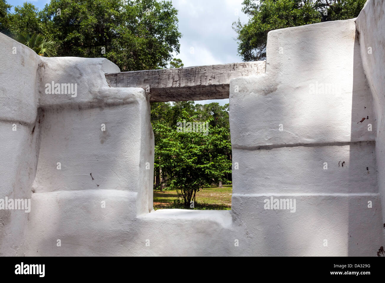 Tabby concrete fireplace hi-res stock photography and images - Alamy