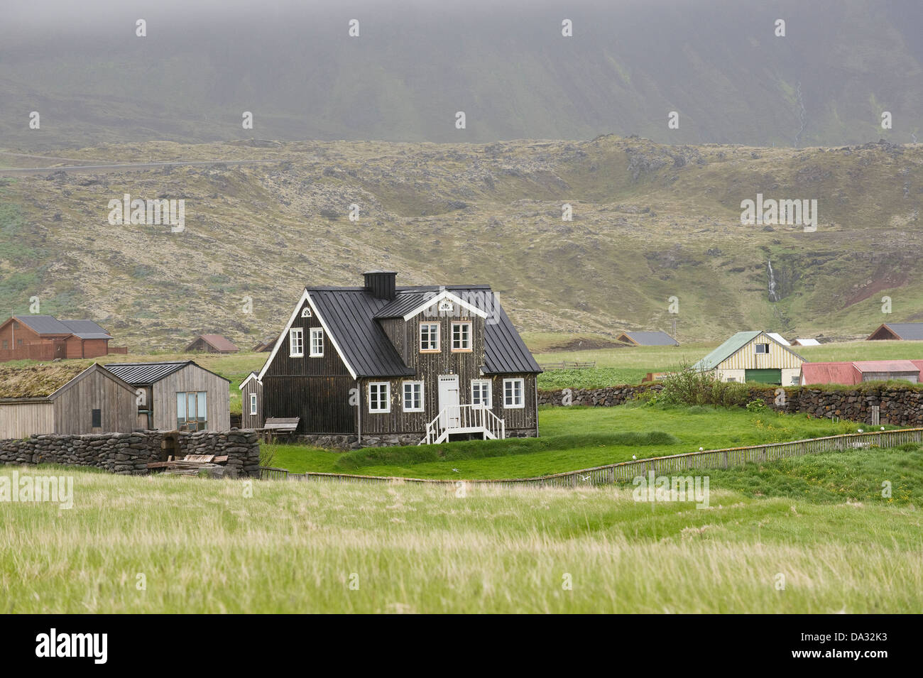 Farmhouse house mountain iceland hi-res stock photography and images ...
