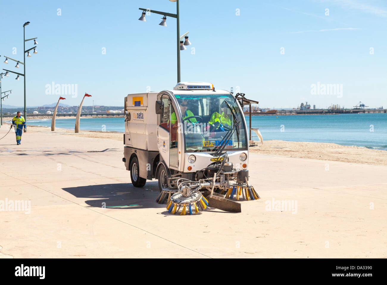 Cleaning truck hi-res stock photography and images - Alamy