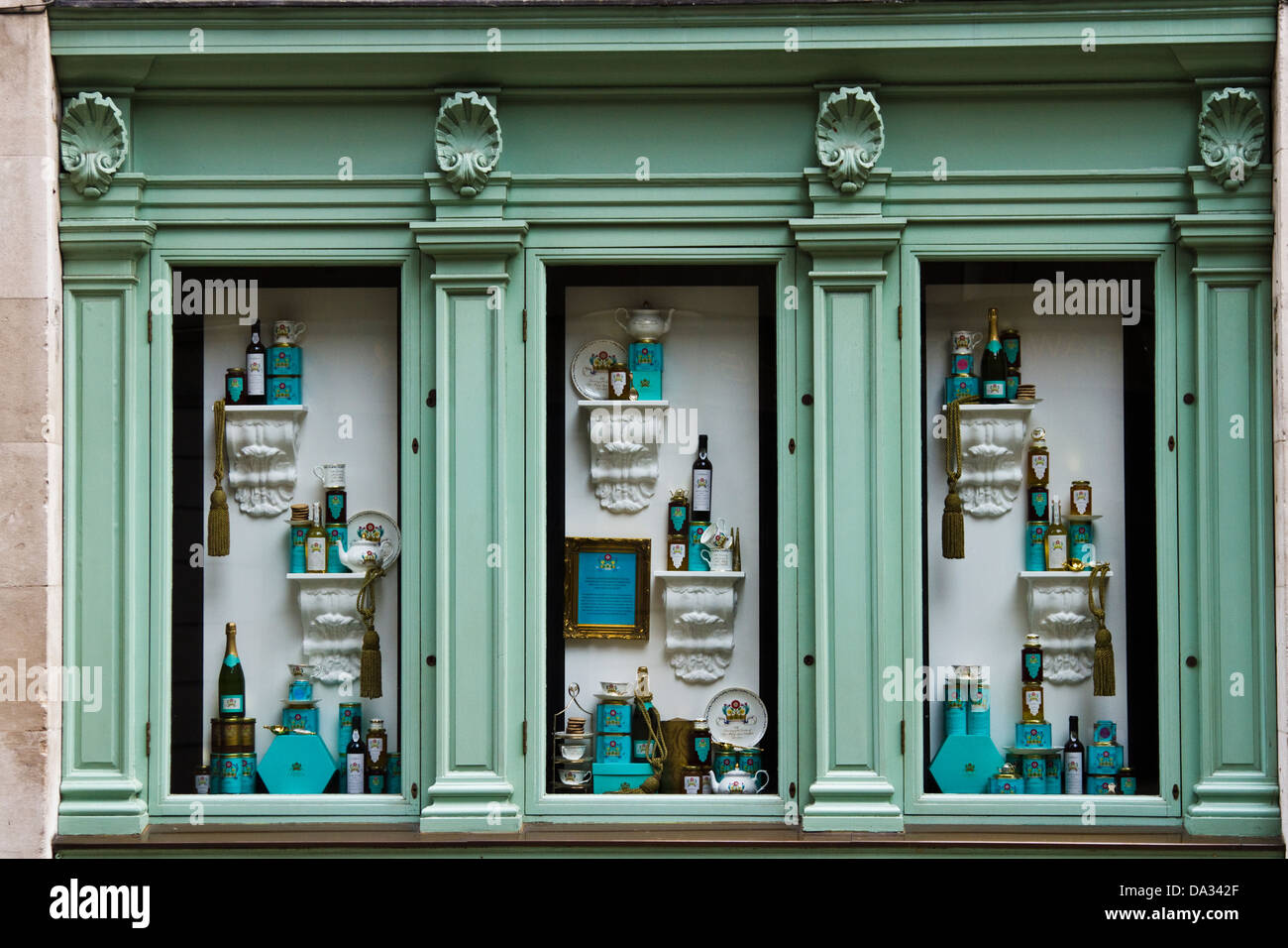 Fortnum&Mason shop window-London Stock Photo - Alamy