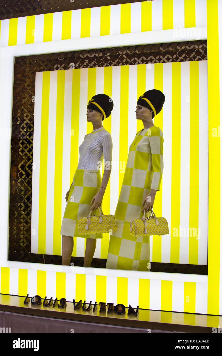 Louis Vuitton shop window-London Stock Photo - Alamy