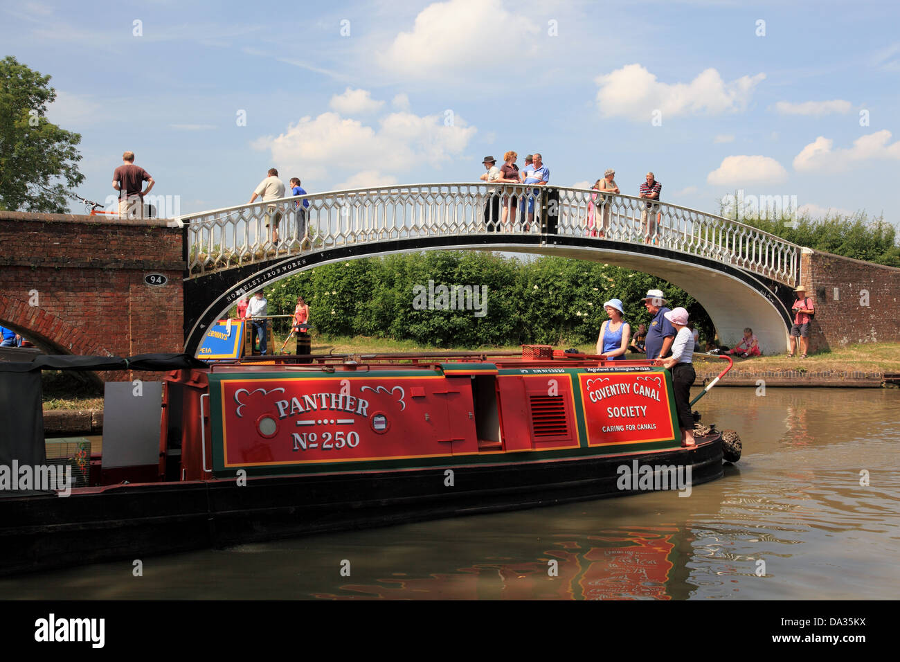 Working narrowboats hi-res stock photography and images - Alamy