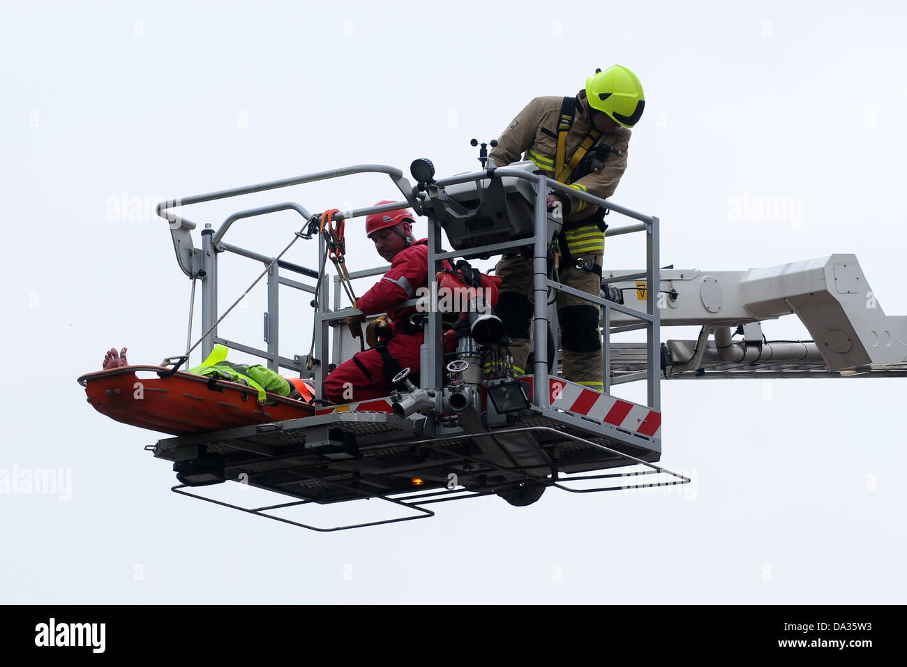 Fire sevice rescue using fire engine / hydraulic platform and turntable ...