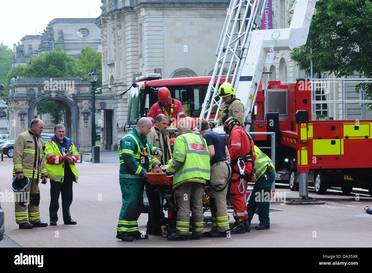 Fire sevice rescue using fire engine / hydraulic platform and turntable ...