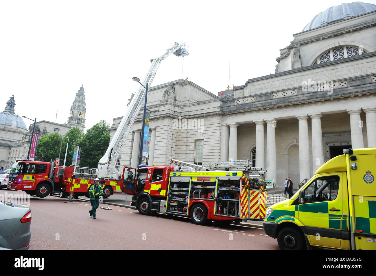 Fire sevice rescue using fire engine / hydraulic platform and turntable ...