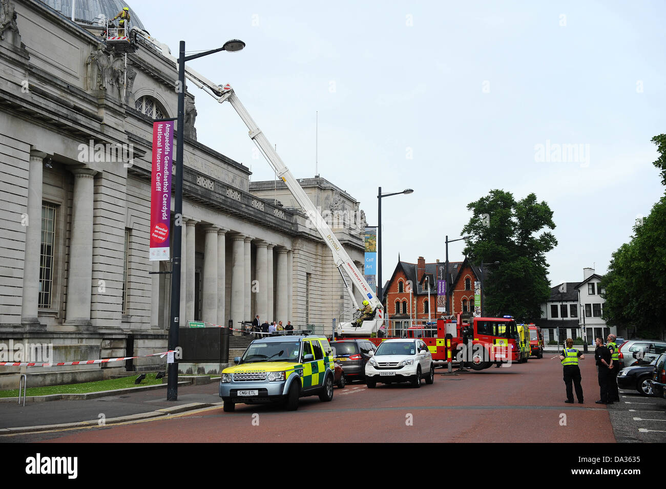 Fire sevice rescue using fire engine / hydraulic platform and turntable ...