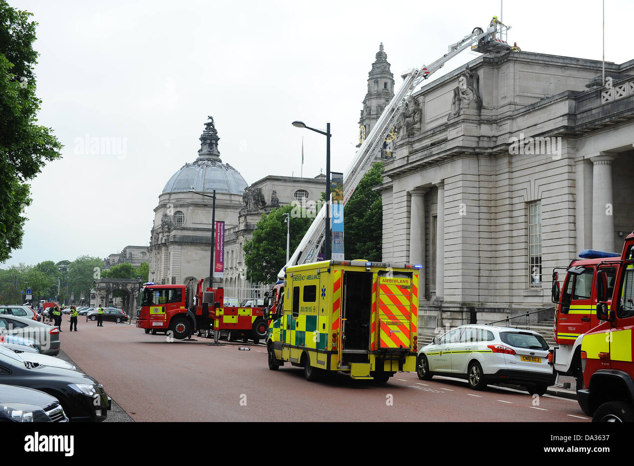 Fire sevice rescue using fire engine / hydraulic platform and turntable ...
